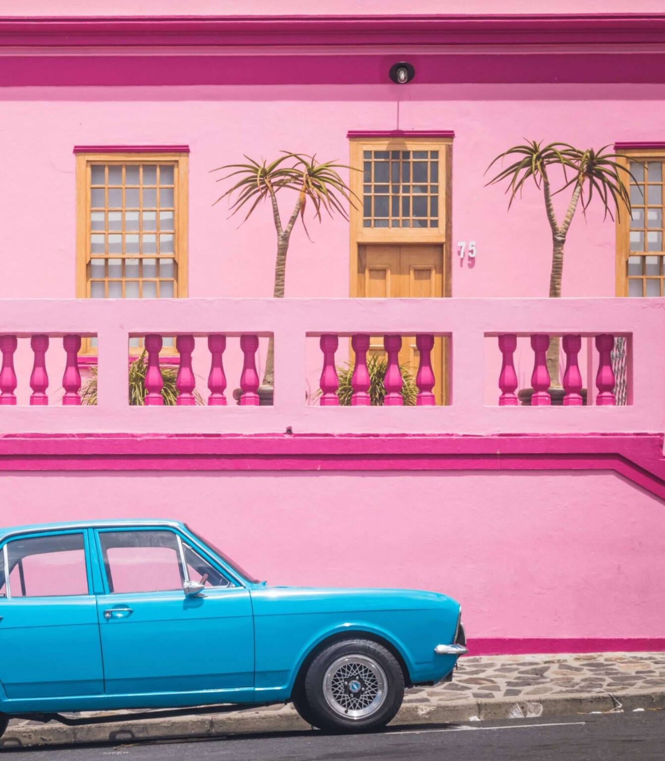 Live your Barbie dreamhouse in these amazing 9 pink houses